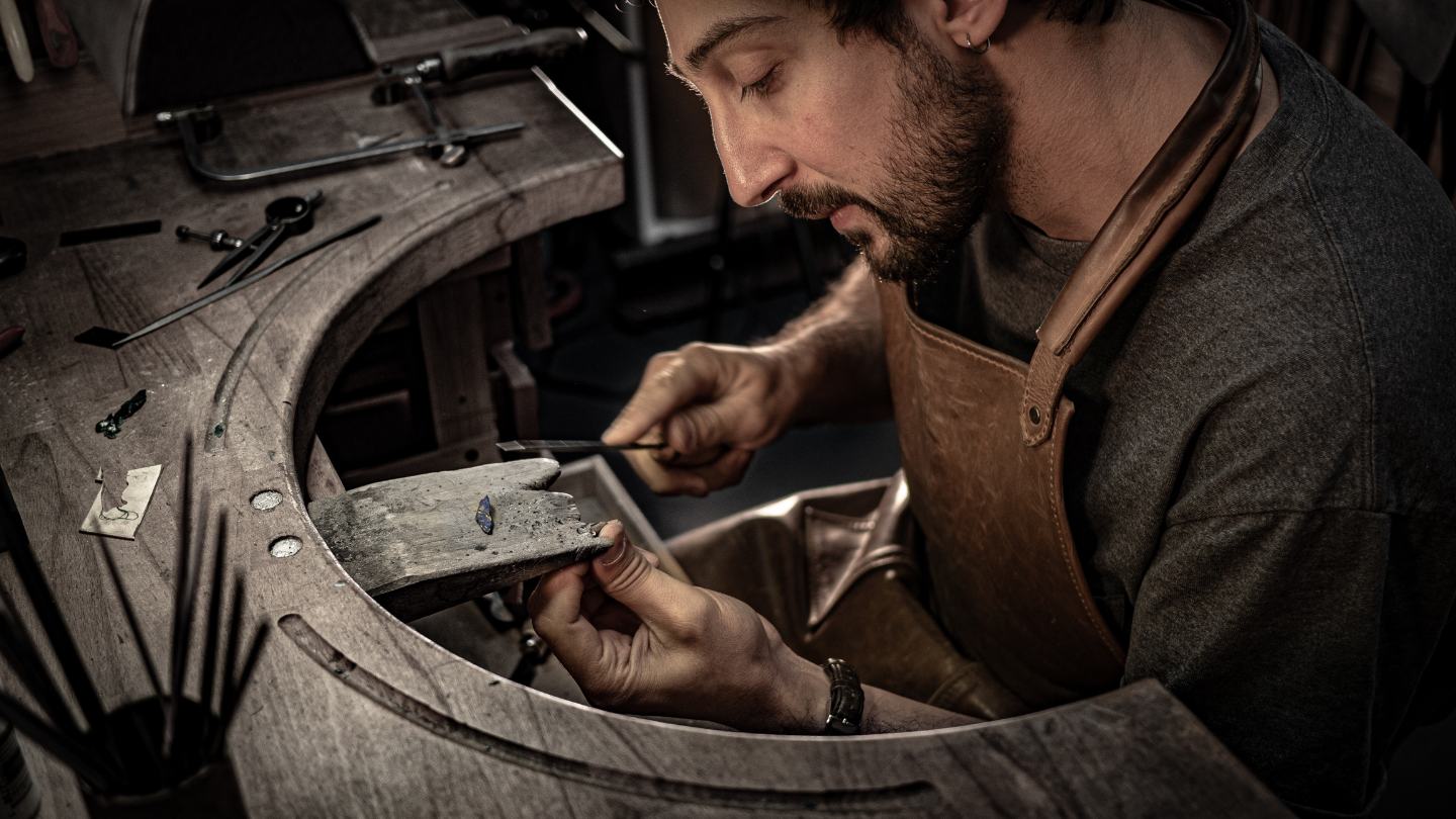 Karl Mazlo : le joaillier inspiré par l’architecture et les matériaux bruts